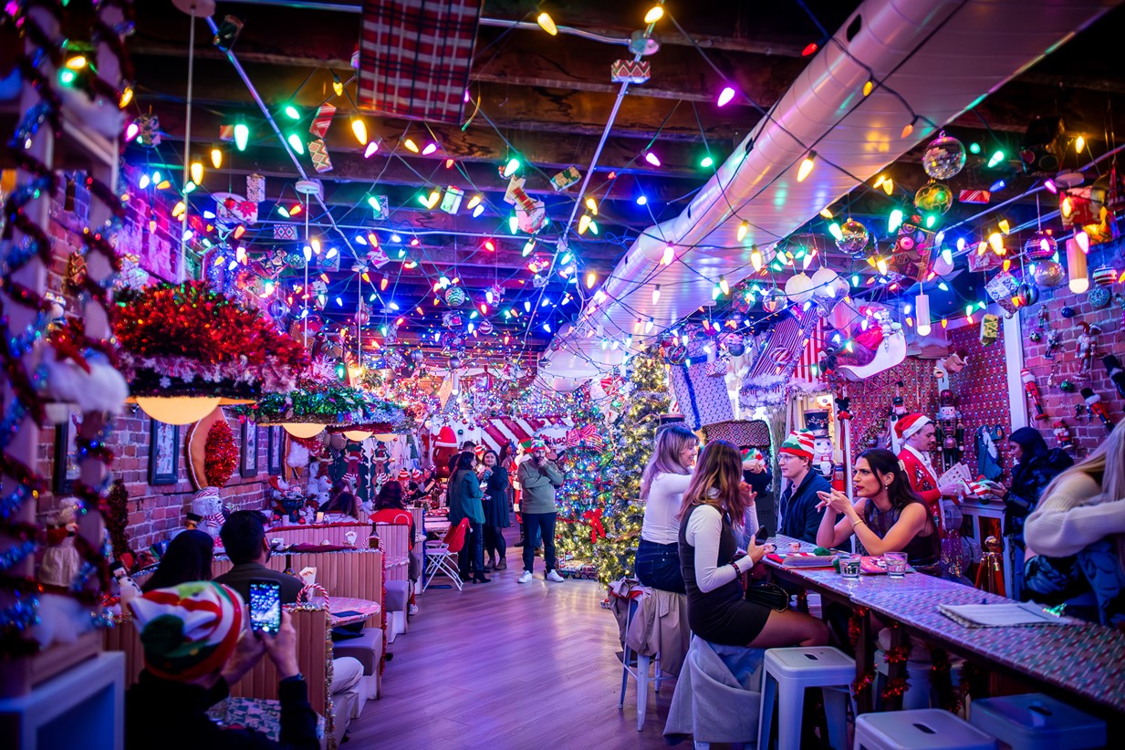 Christmas Bars in Toronto: Pop-Up Xmas Theme Bars | UP Express